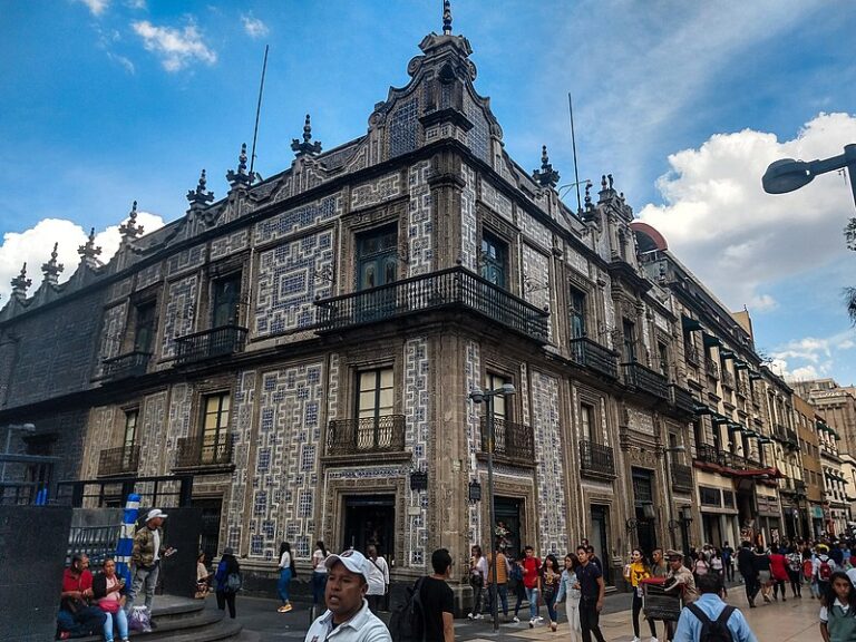 Casa de Azulejos Palace in Mexico City's Historic Center Casa de Azulejos Palace in Mexico City's Historic Center