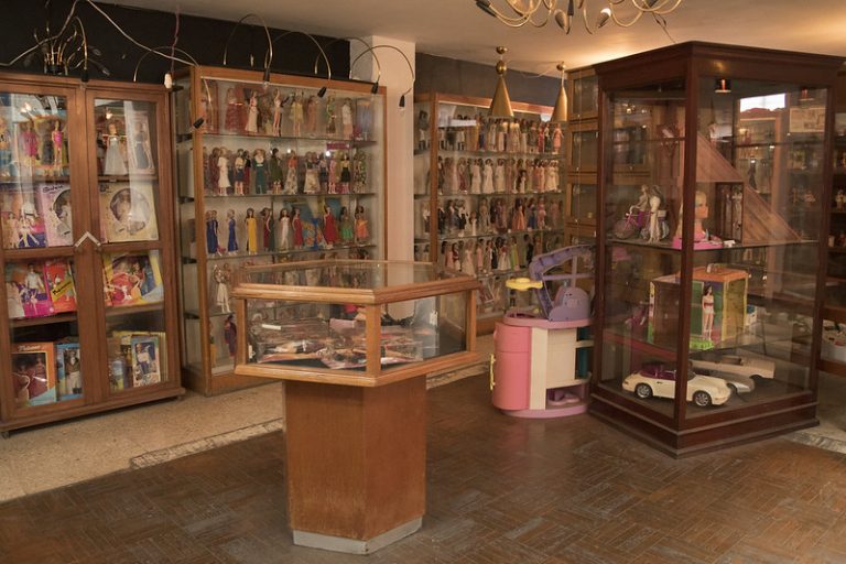 The Antique Toy Museum: 150 Years of Toys, Dolls, Amusements (Photos)