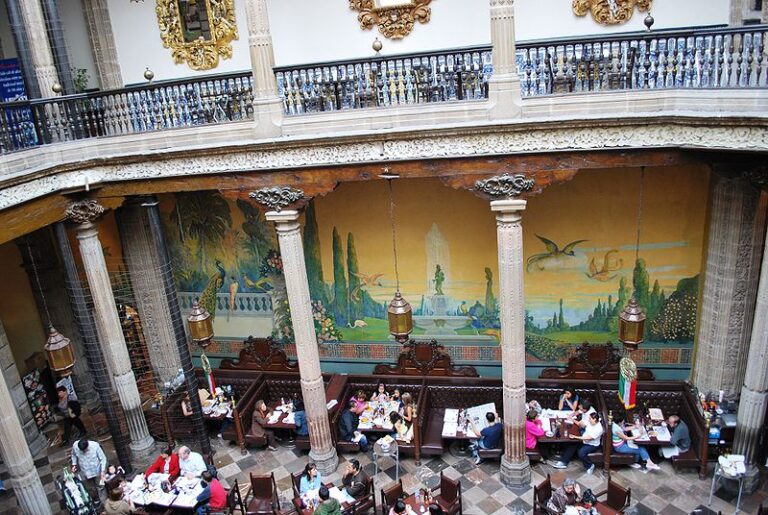 Casa de Azulejos Palace in Mexico City's Historic Center Casa de Azulejos Palace in Mexico City's Historic Center